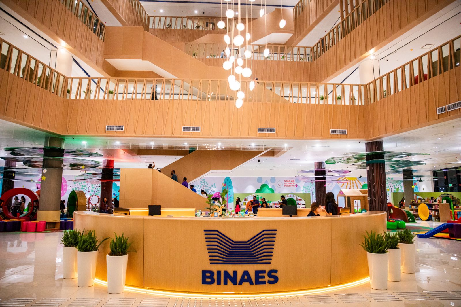 BINAES cuenta con 360,000 libros a disposición de los visitantes - EL ...
